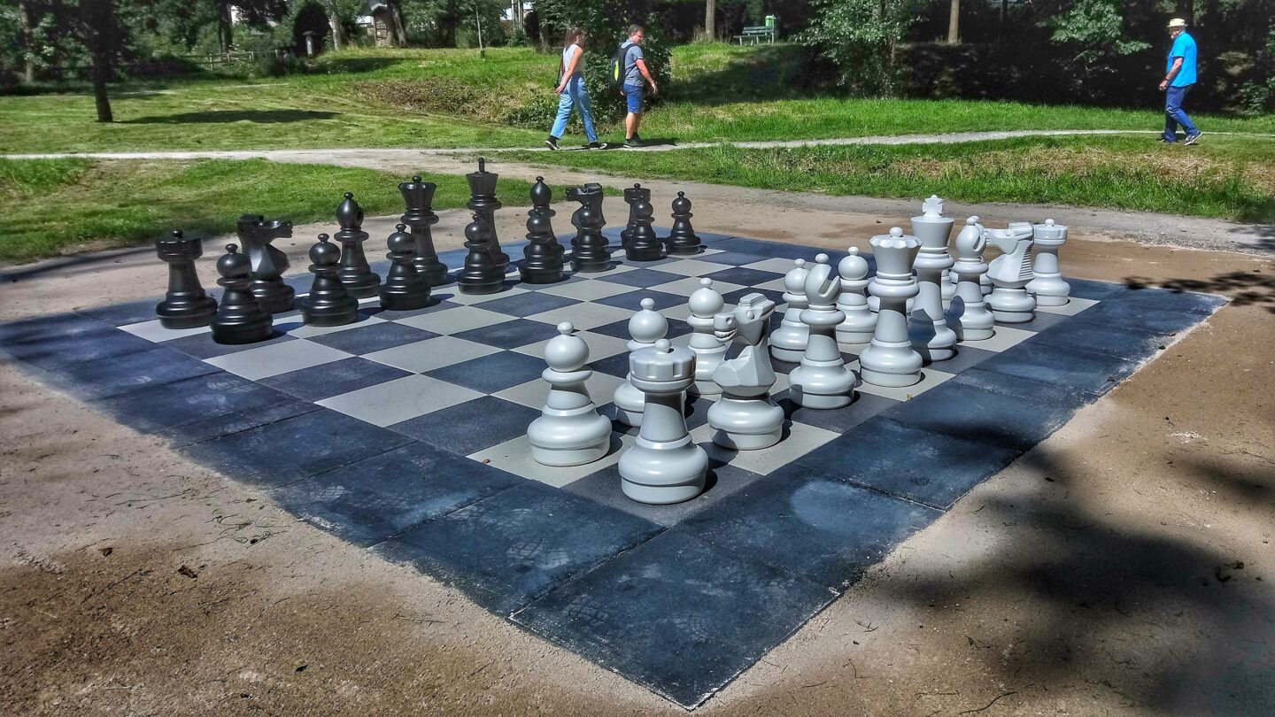 Freiluftschachfeld – eine neue Attraktion im Stadtpark – Bad Driburg im ...